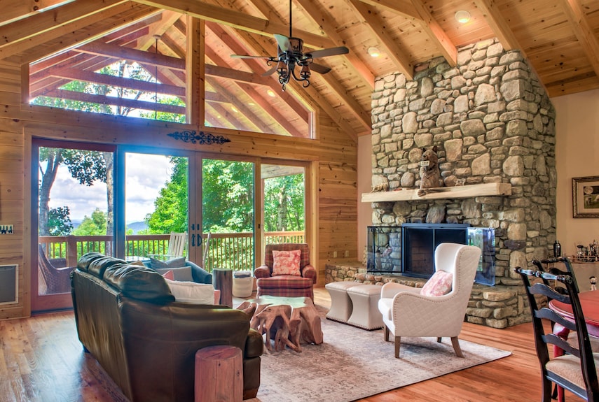 Bear And Bull Lodge | Mountain Lodge With Golf, Skiiing, Trails! - North Carolina