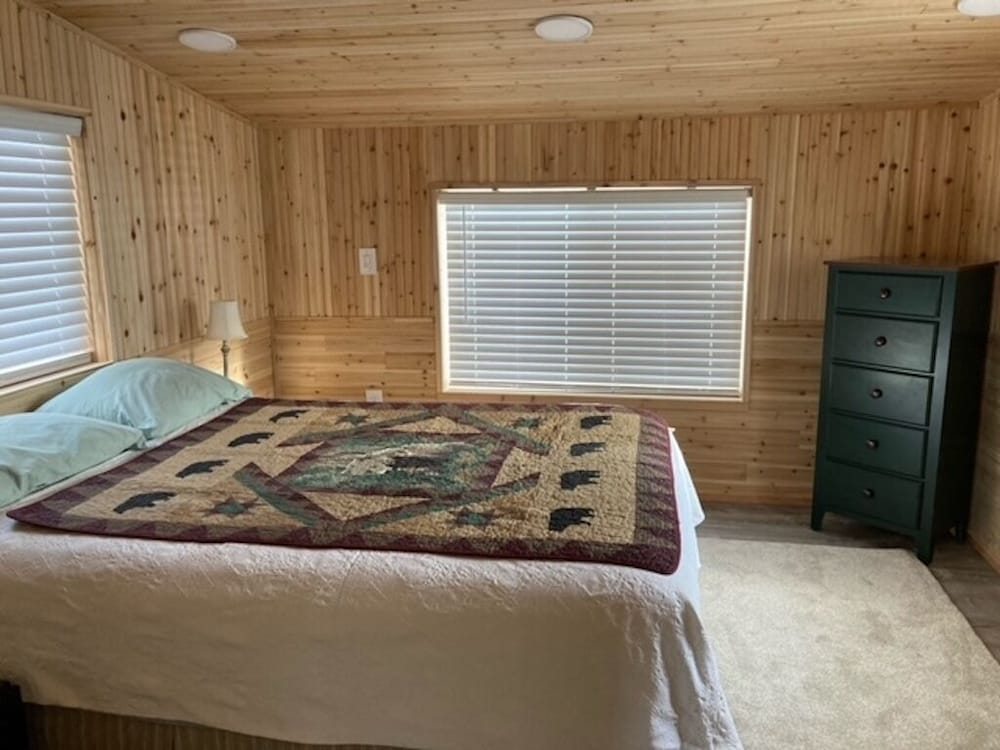 Rare Find! Lakefront Getaway - 2bdrms On 5 Wooded Acres W/ev Charger Available - Alaska