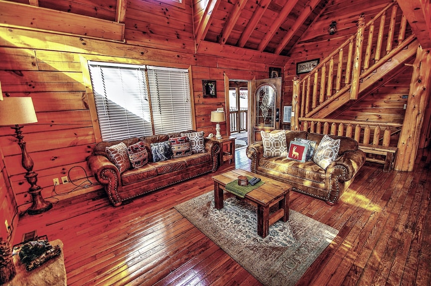 Beautiful Cabin! 5br/3ba, Sleeps 16, Mile From Parkway, Wifi, Hot Tub, Game Room - Douglas Lake, TN