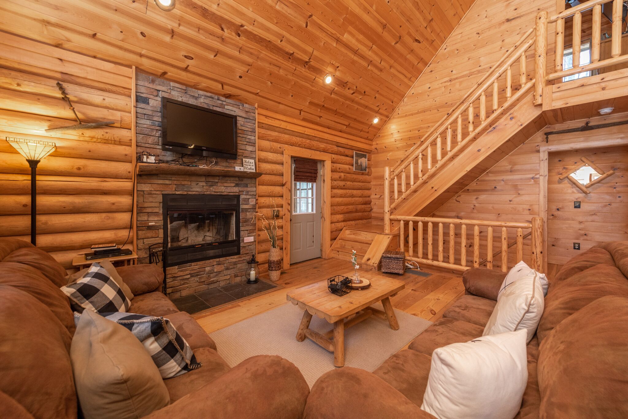 Charming Log Home W/ Fireplaces & Hot Tub - Deep Creek Lake, MD