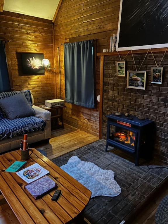 Gabriel`s Cabin In The Woods - Michigan