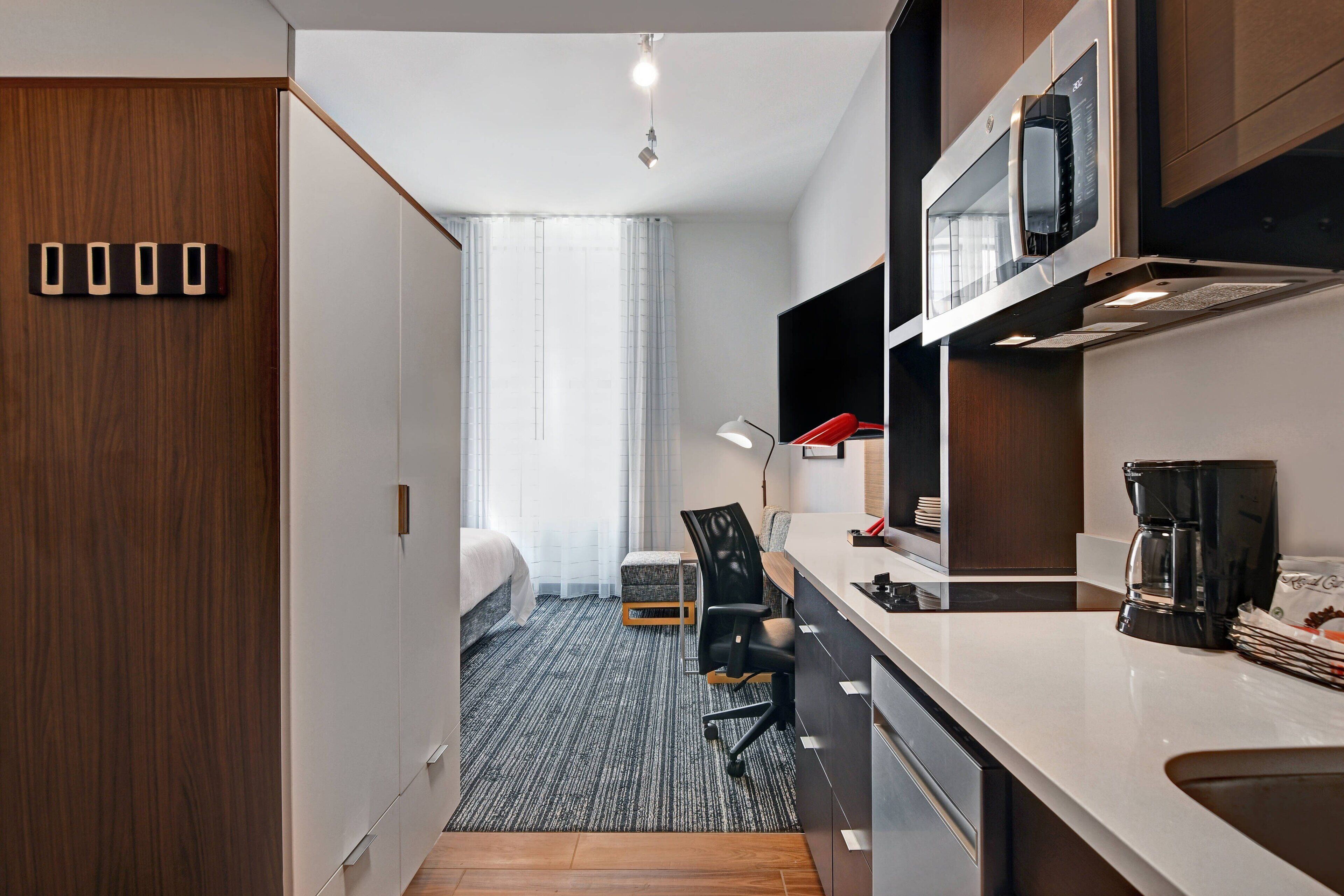 Com decoração personalizada, com mobília individualizada, secretária 