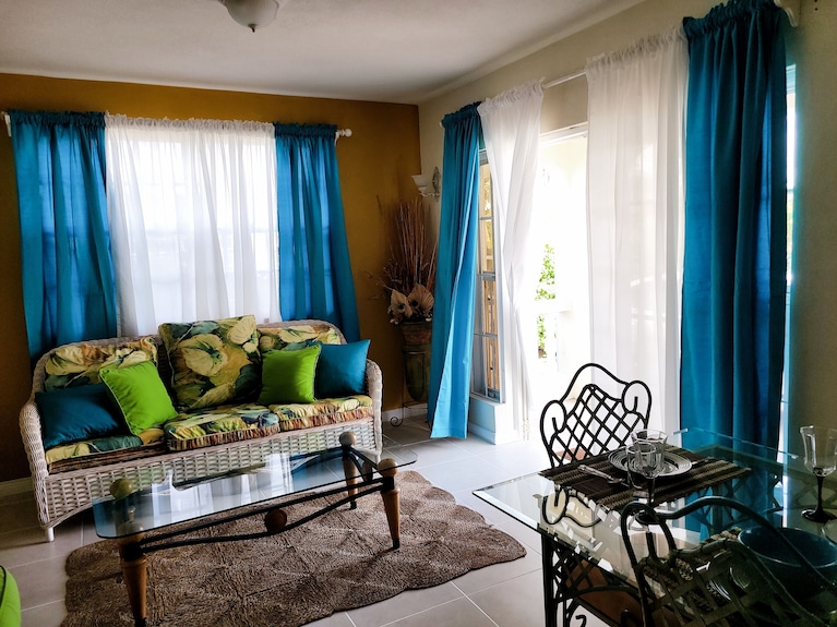 Relaxing, Amazing Beach, Pool, Cheap Cars, Quiet Area, Surfers Paradise 3 - Barbados