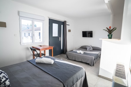 Quartos insonorizados, Wi-fi grƔtis, roupa de cama fornecida