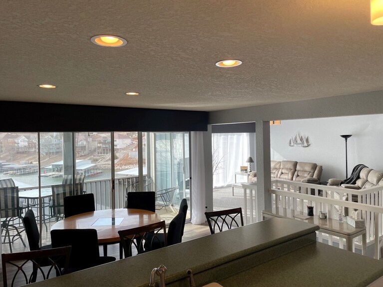 Regatta Bay 2 Story Condo Close To Everything - Sunrise Beach, MO