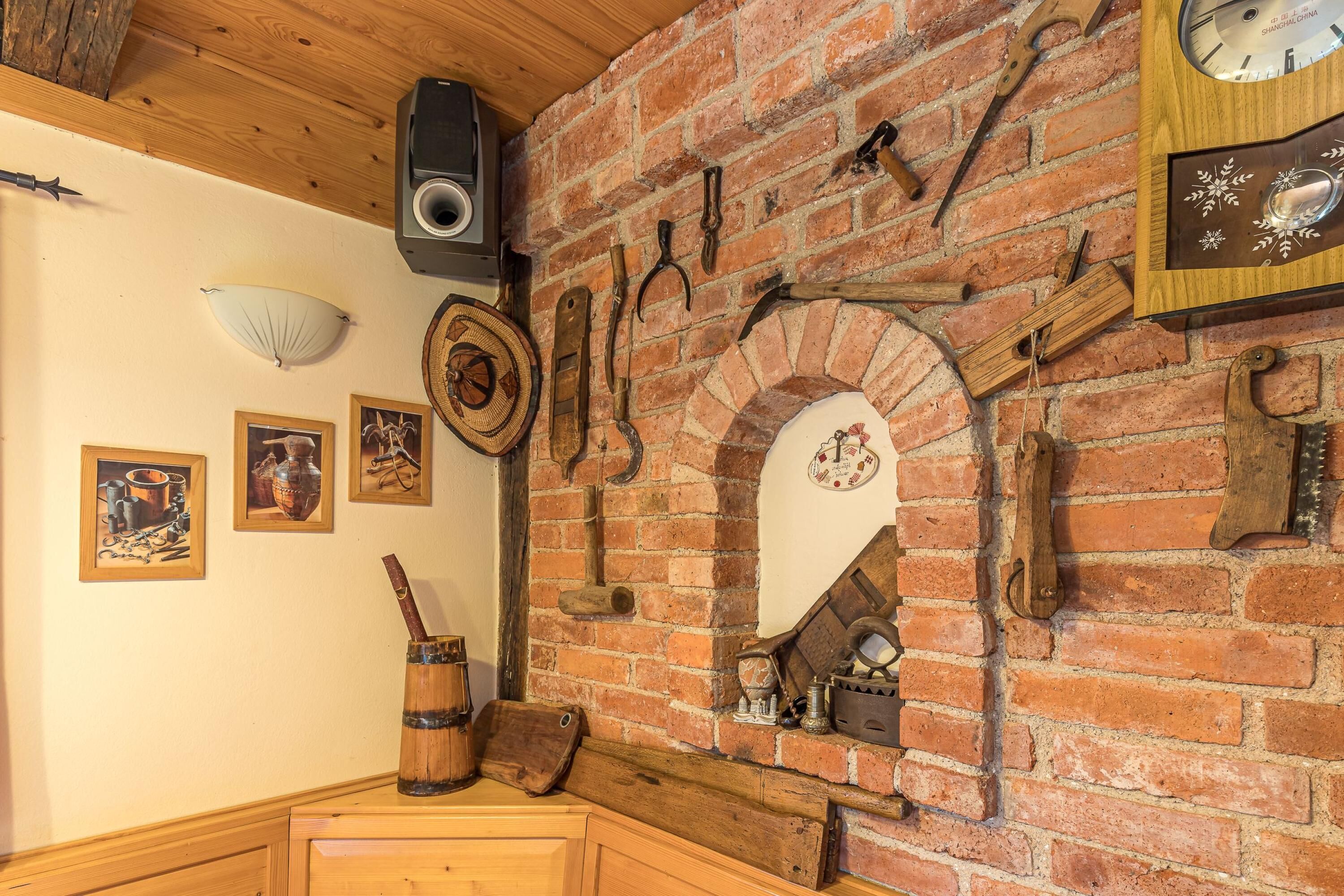 Casa família, vários quartos (Forge Of Happiness) | Parte interna