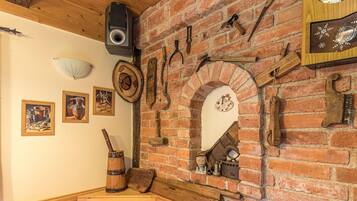 Casa família, vários quartos (Forge Of Happiness) | Parte interna
