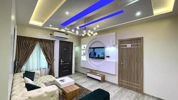 Suite Royal | Sala | Televisor LCD de 32 polegadas com canais via satélite, televisor