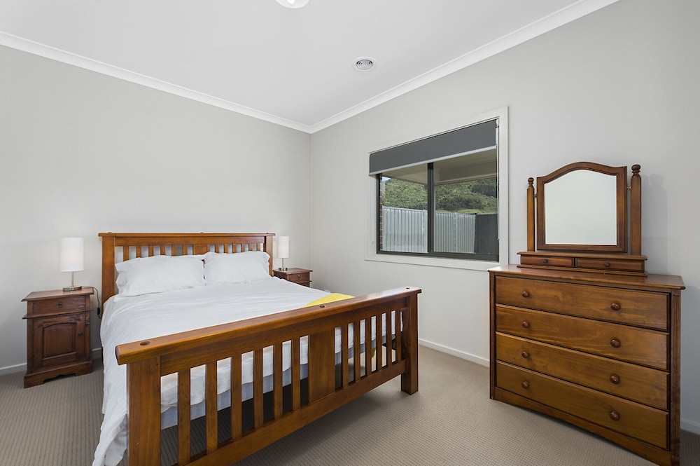 Sunrise On Apollo - Modern 5 Bedroom Home - Apollo Bay
