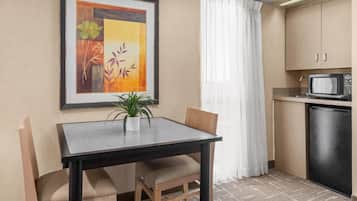 Suite, várias camas, não fumadores | Roupa de alta qualidade, camas de colchão pillowtop, secretária