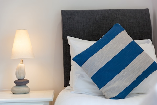Ground Floor, 2 Bedroom, Sea View, Ev Charger, Large Terrace, Free Parking - Carbis Bay