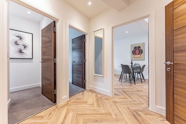Apartamento com design assinado | Área de estar | Smart TV 40 polegadas com canais digitais, TV