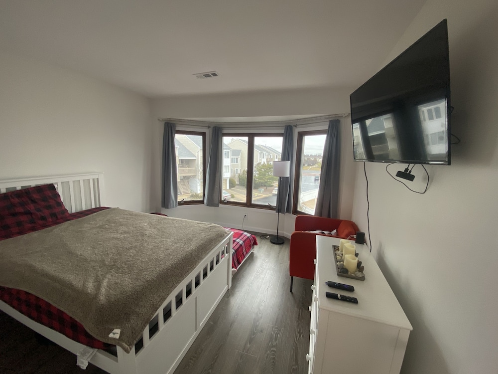 Brigantine Beach Gem!! Newly Renovated, Top Of The Line - Brigantine, NJ