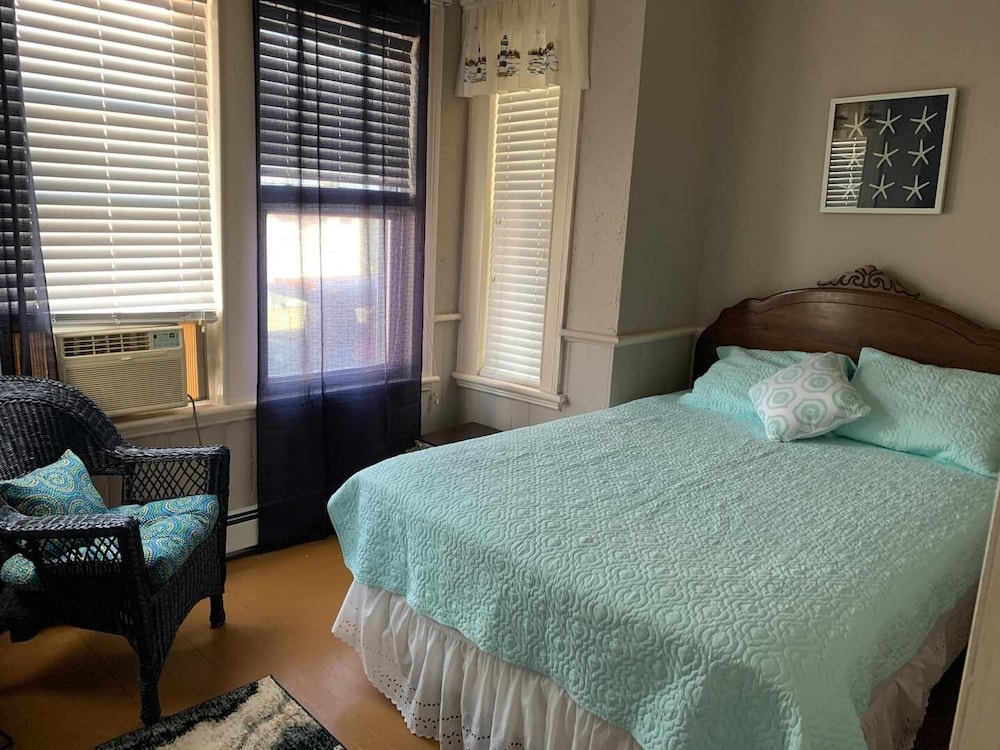 Beach House- Oceanside View 4 Bedroom 2 Bathroom - Belmar, NJ