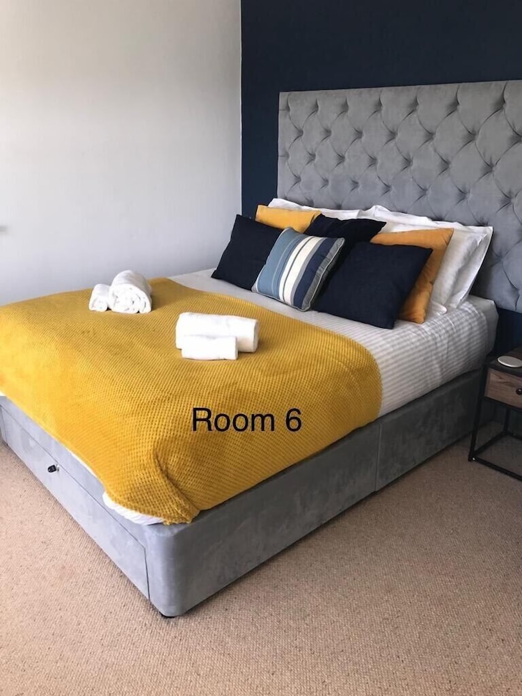Sea Views Just Yards From Restaurants, Pubs & Shops. Sleeps 16-18, 8 X En-suite. - Boscastle