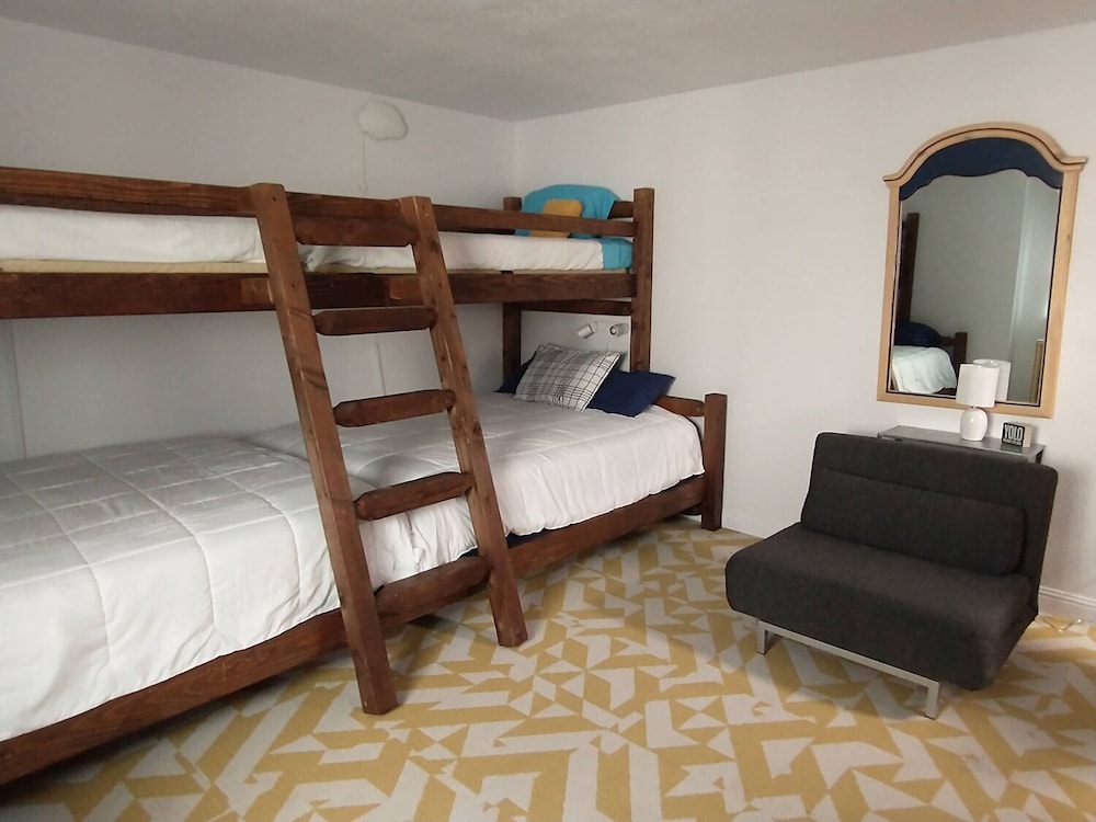 1st Floor Condo Near Lifts. Sleeps 8. Updated! - Angel Fire, NM