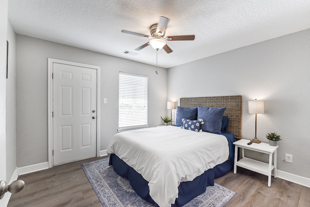 The Seaesta Shack☀️colorado River☀️lighted Fishing Pier☀️starlink Wifi☀️sleeps 9 - Matagorda, TX