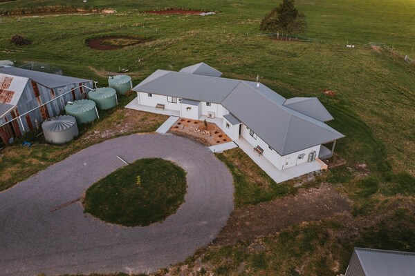 Clarrie's Green Farm Stay - Caldwell Cottage - Hunter Region