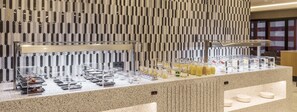 Pequeno-almoço tipo buffet diário mediante uma taxa 