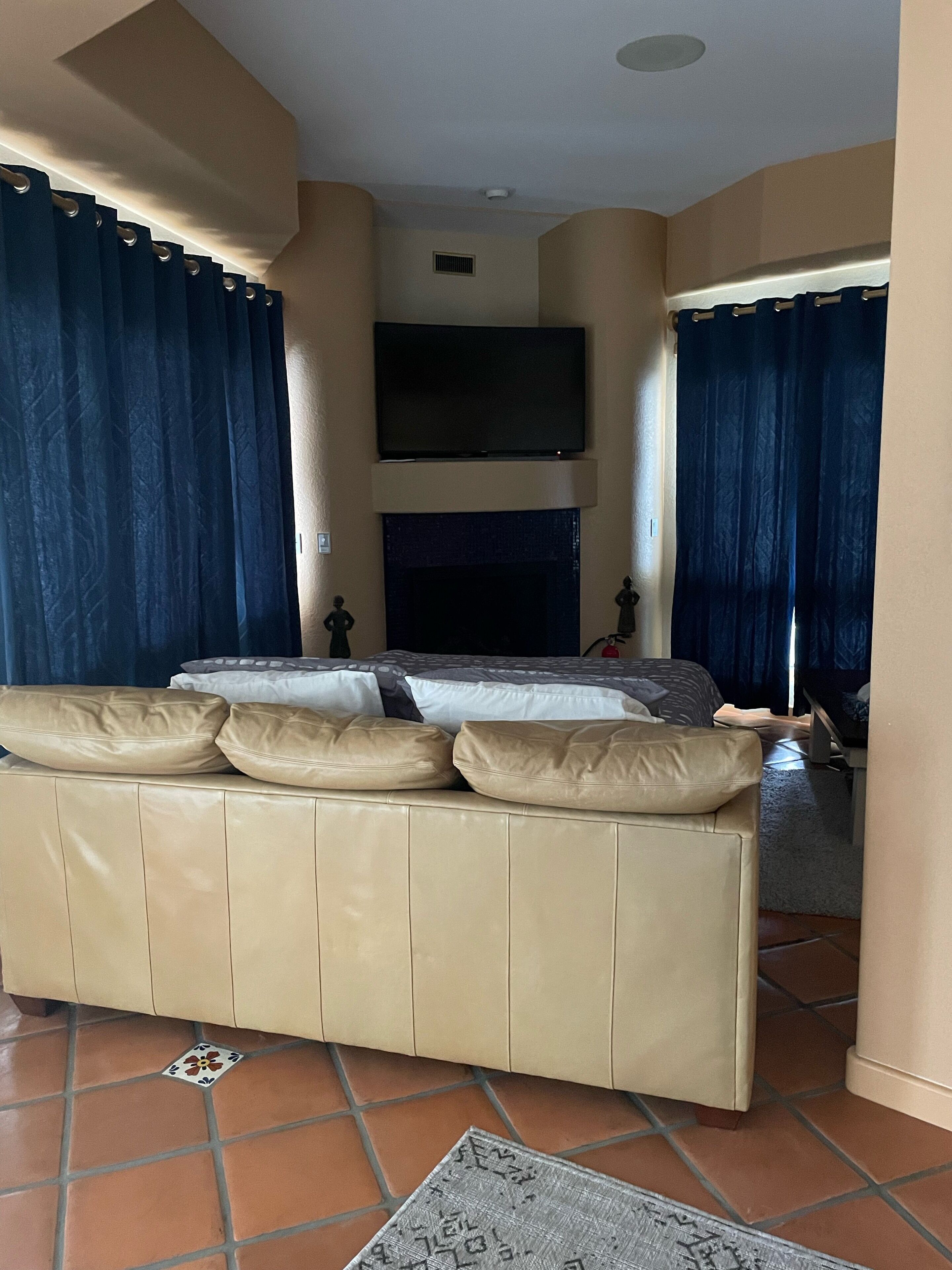 Semi-lake Front On Shuswap Lake With Private Beach Dock And Bouy. - Blind Bay