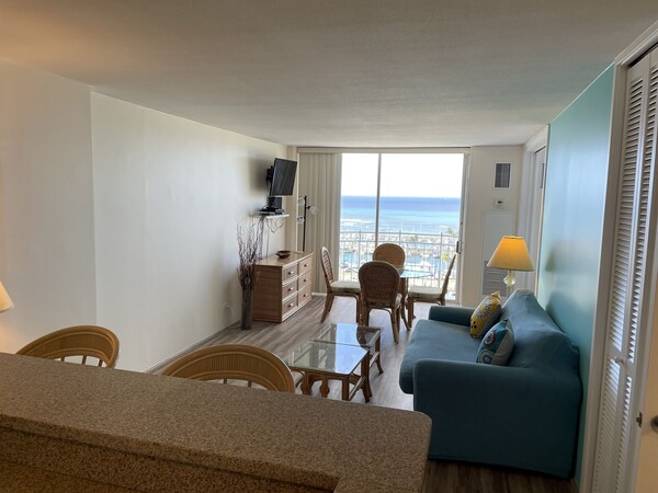 As Oceanfront As It Gets (Sleeps 4) - Honolulu