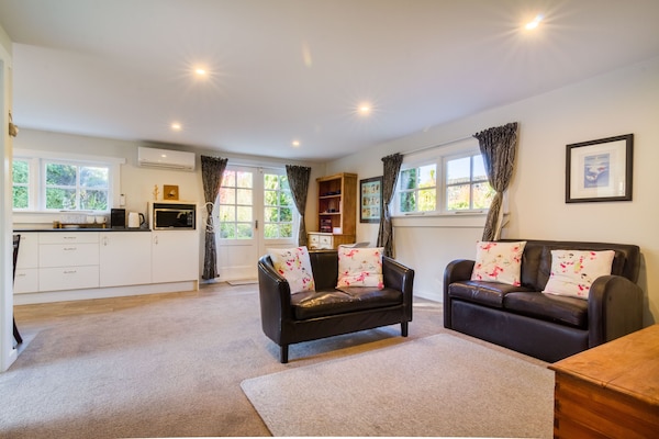 Wanaka Self-contained Family Apartment - Provencal Style - Wanaka