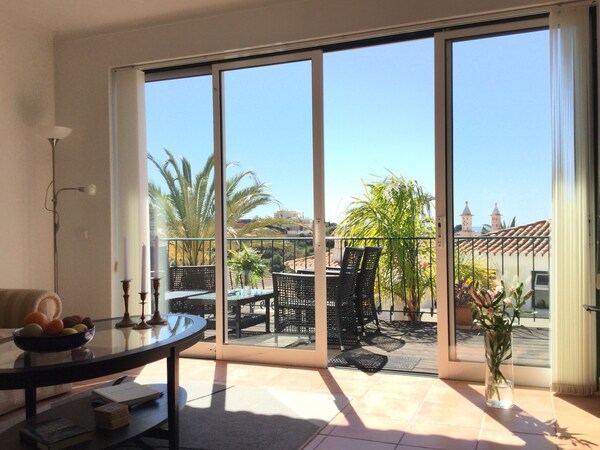 Luxury Townhouse Property Within Walking Distance To The Beach And Town Centre - Ferragudo