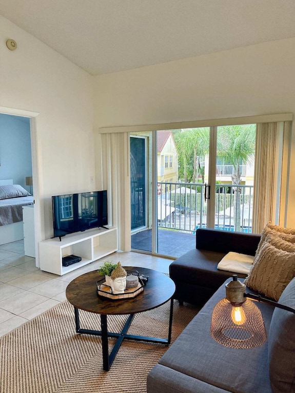 270d - Boca Retreat W/ Pool, Parking, Near Evert Tennis & Shops - Coral Springs, FL