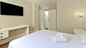 Apartamento Deluxe | 2 quartos, com decoração personalizada, secretária 