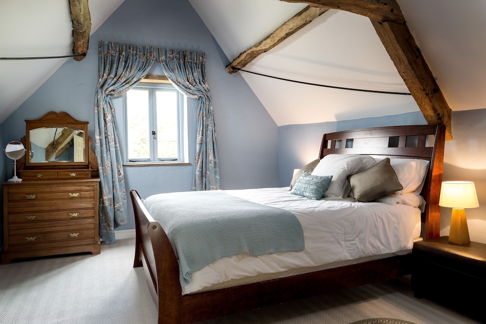 The Hall - Luxury Barn Conversion In The Cotwolds - Cotswolds