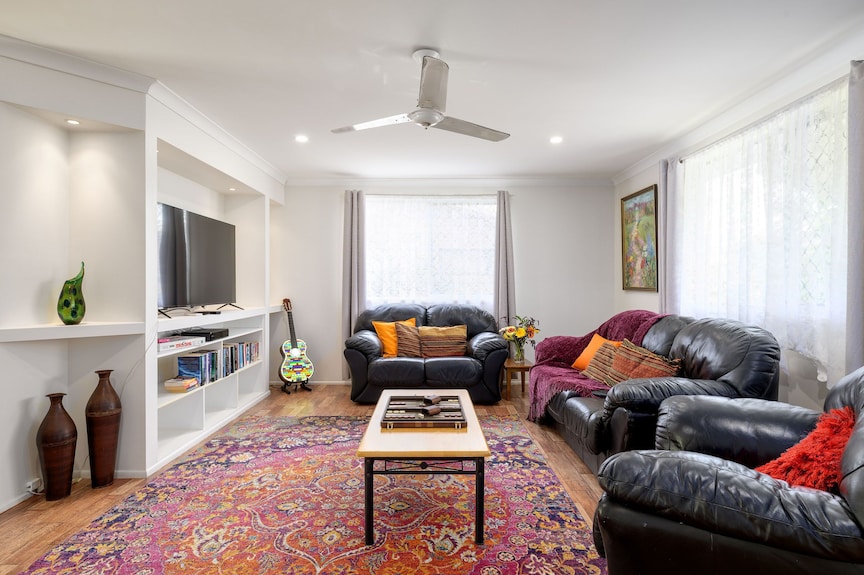 I Am At Home In Town - Gympie