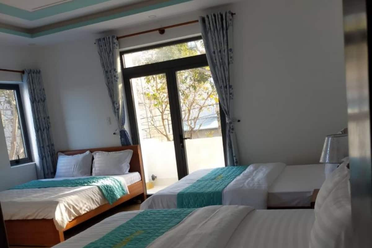 Quarto família | Escrivaninha, Wi-Fi de cortesia, roupa de cama