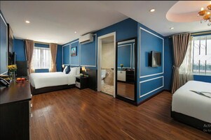 Quarto Duplo Familiar, 1 quarto, Vista para a cidade | Roupa de alta qualidade, minibar com produtos grátis, cofre no quarto 