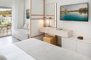 Frigobar (abastecido com itens grátis), quartos à prova de som