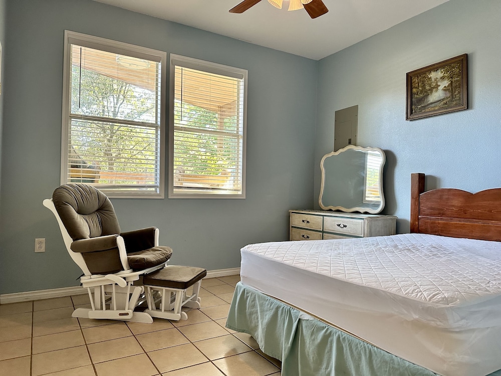 Kid Friendly, River House 65 Yards To The Frio River - Leakey, TX