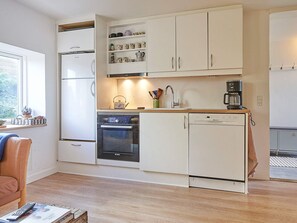 Casa | Cozinha privada | Uma cadeira de bebé 