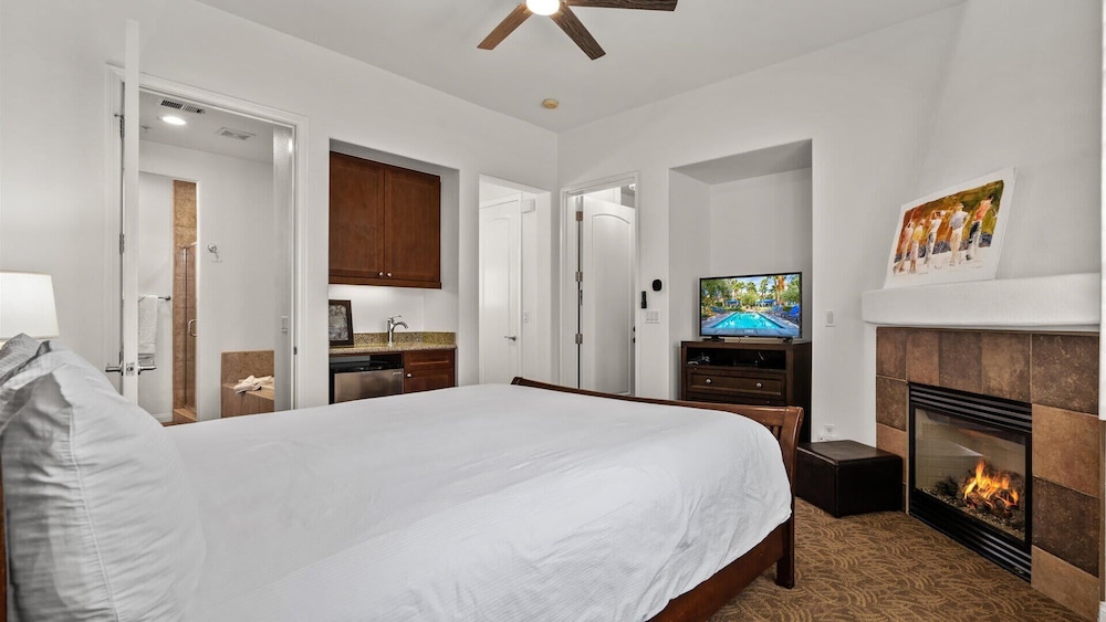 Lv216 Airy Upstairs Two Bedroom Legacy Villas Lock-off - La Quinta, CA