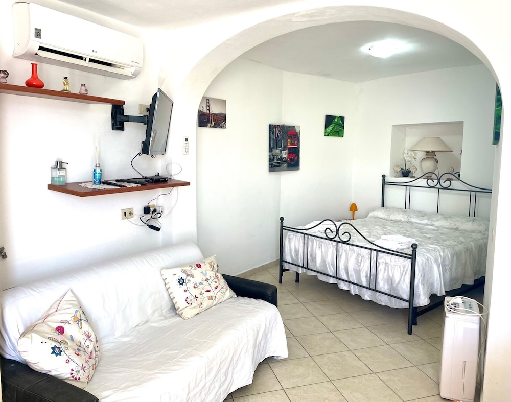 Conti Holiday Homes - Begonia - Ponza