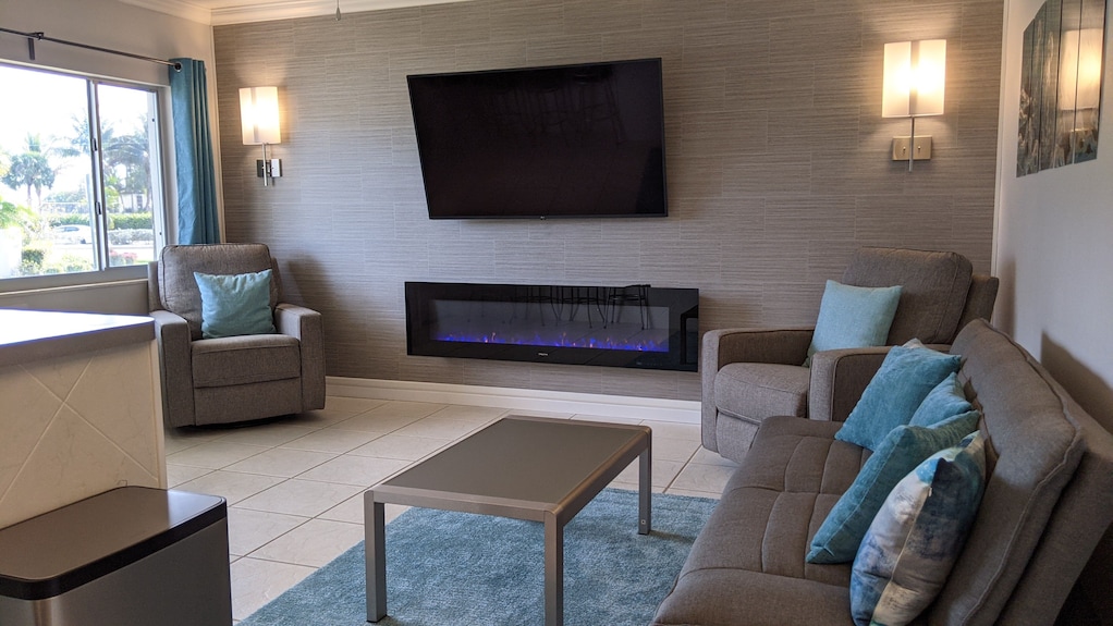 Chic Beach Condo>>best Location On Lido Keys - Sarasota, FL