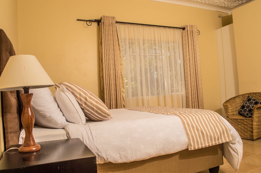 Cosy Family Home In Glen Lorne - Harare