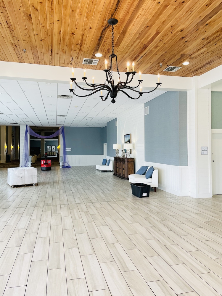 Edgewater Beach Resort! 11 Pools And Gulf Front Hot Tubs! - Florida Panhandle, FL