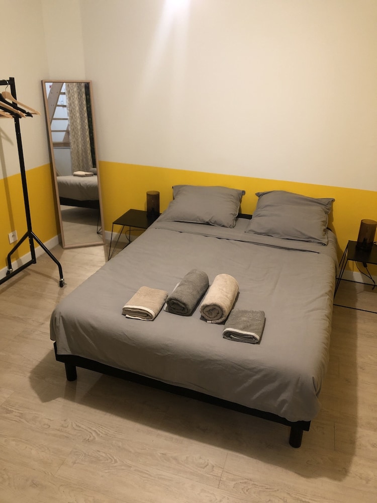 La Nanou, Appart. Loft 60m2 - Private Yard In The Historical Center Of Dijon - Dijon
