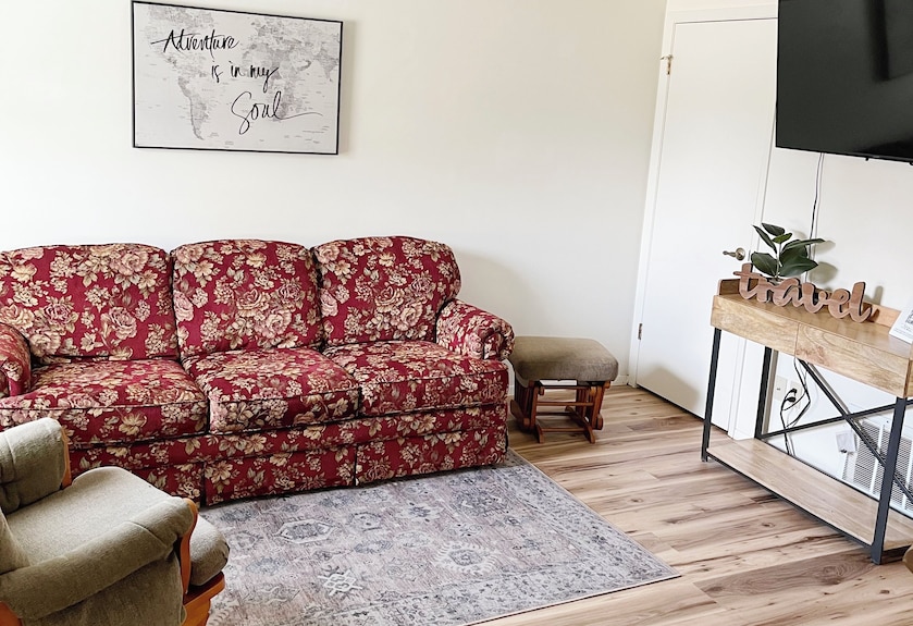 *Newly Updated* Elm Creek Homes- 2 Bedroom Sleeps 5 - Kansas