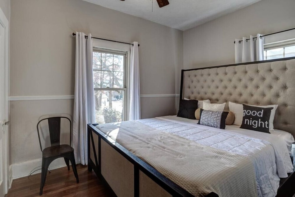 Charming, Renovated Charlotte St. Condo - Asheville, NC