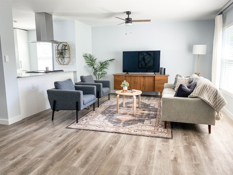 Clearwater Coastal Cottage Newly Renovated, Near Beaches & Downtown Dunedin - Dunedin, FL