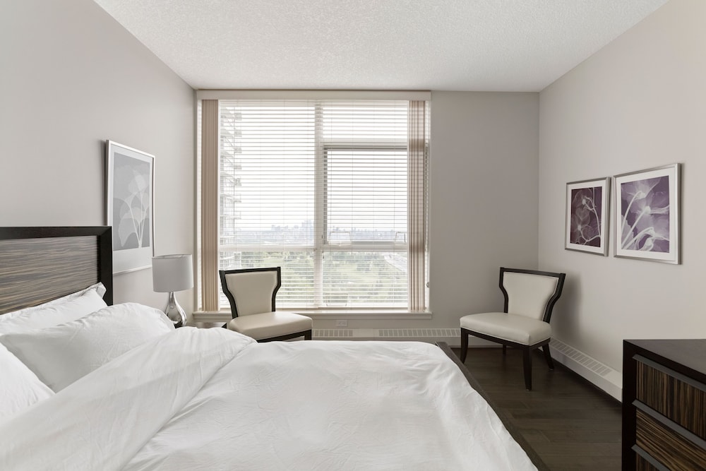 Newly Furnished 2bd, 2ba Condo With Pool And Stunning View! - Calgary