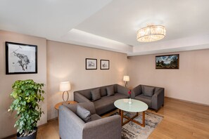 Suíte presidencial | Frigobar, cofres nos quartos, escrivaninha