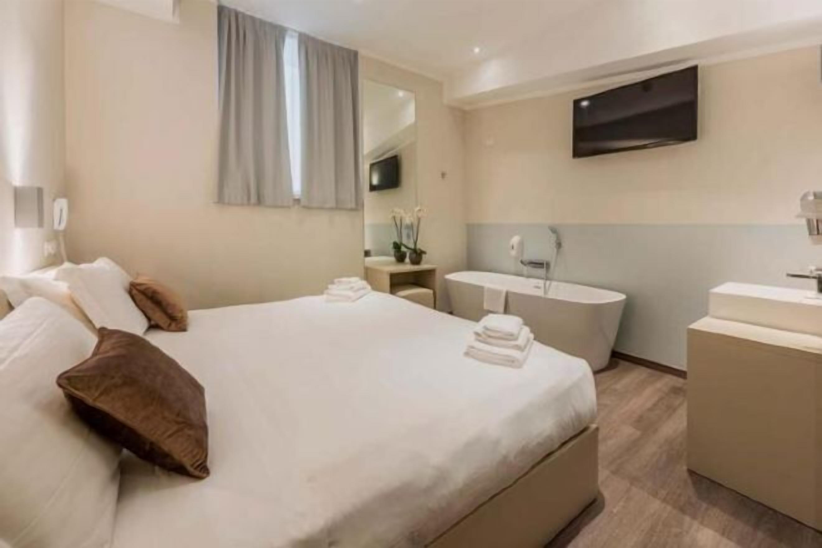 Cofres nos quartos, escrivaninha, espaço de trabalho para notebook