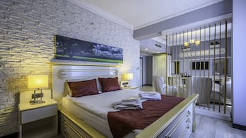 Quarto família | Escrivaninha, Wi-Fi de cortesia, roupa de cama