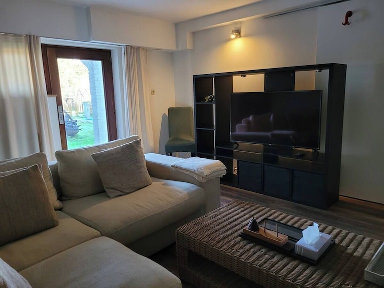 Apartment 4 Bedrooms, 6 Beds, 2 Bathrooms, Livingroom, Kitchen Toilet - Belgium